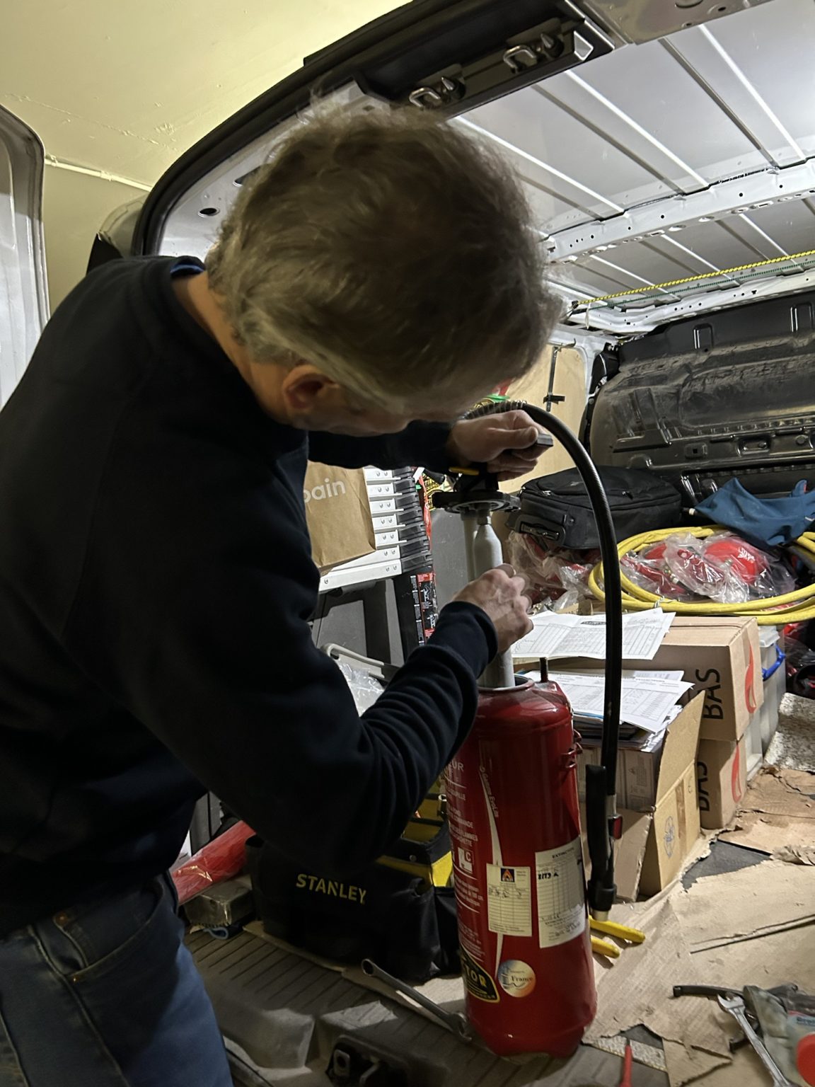 Vérification et maintenance d’extincteurs par nos équipes EXTINCTOR