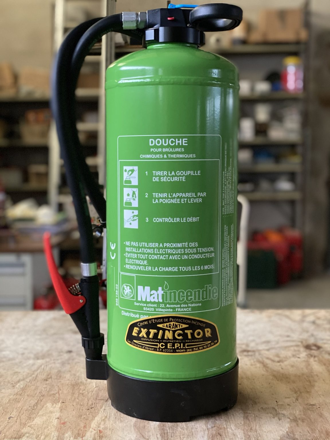 Les douches de sécurité en entreprise : réglementation, fonctionnement ...